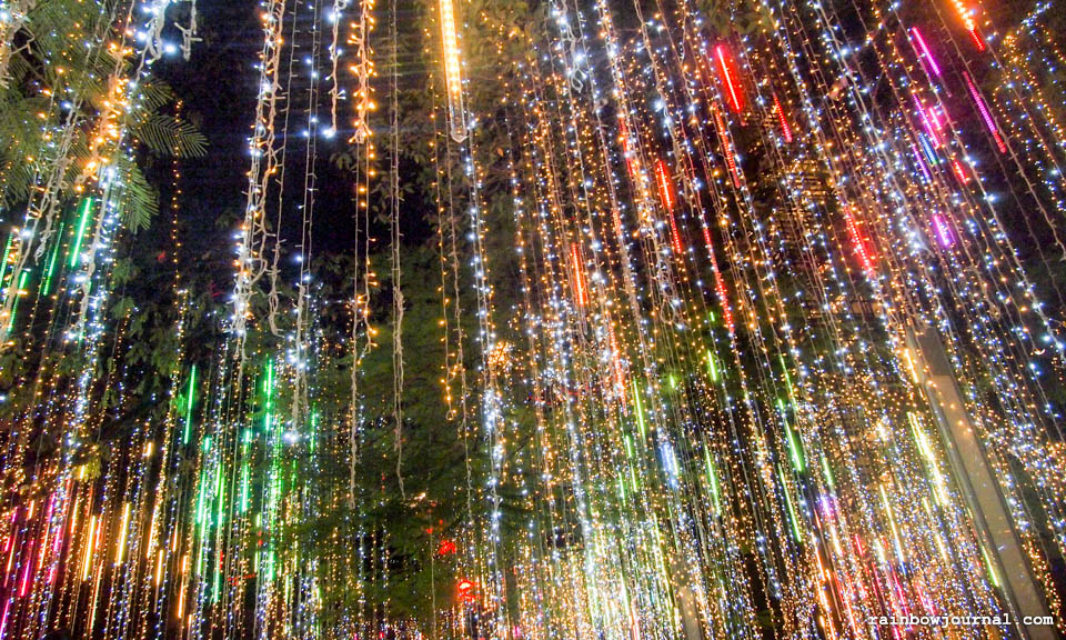 The Ayala Triangle Light Show | RAINBOW JOURNAL